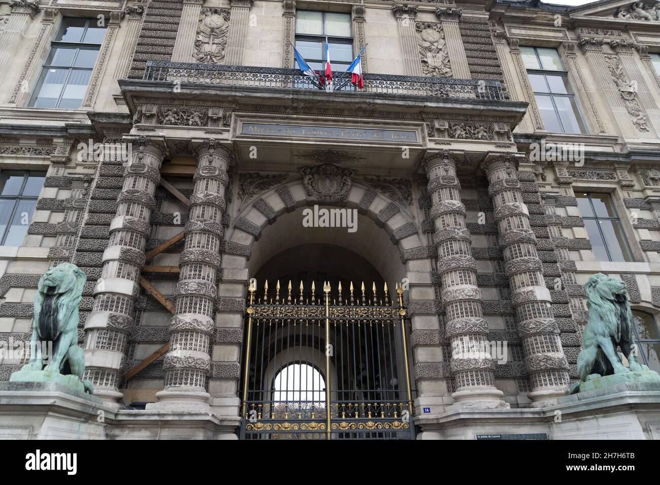 louvre museum paris door on Rivoli street Stock Photo - Alamy