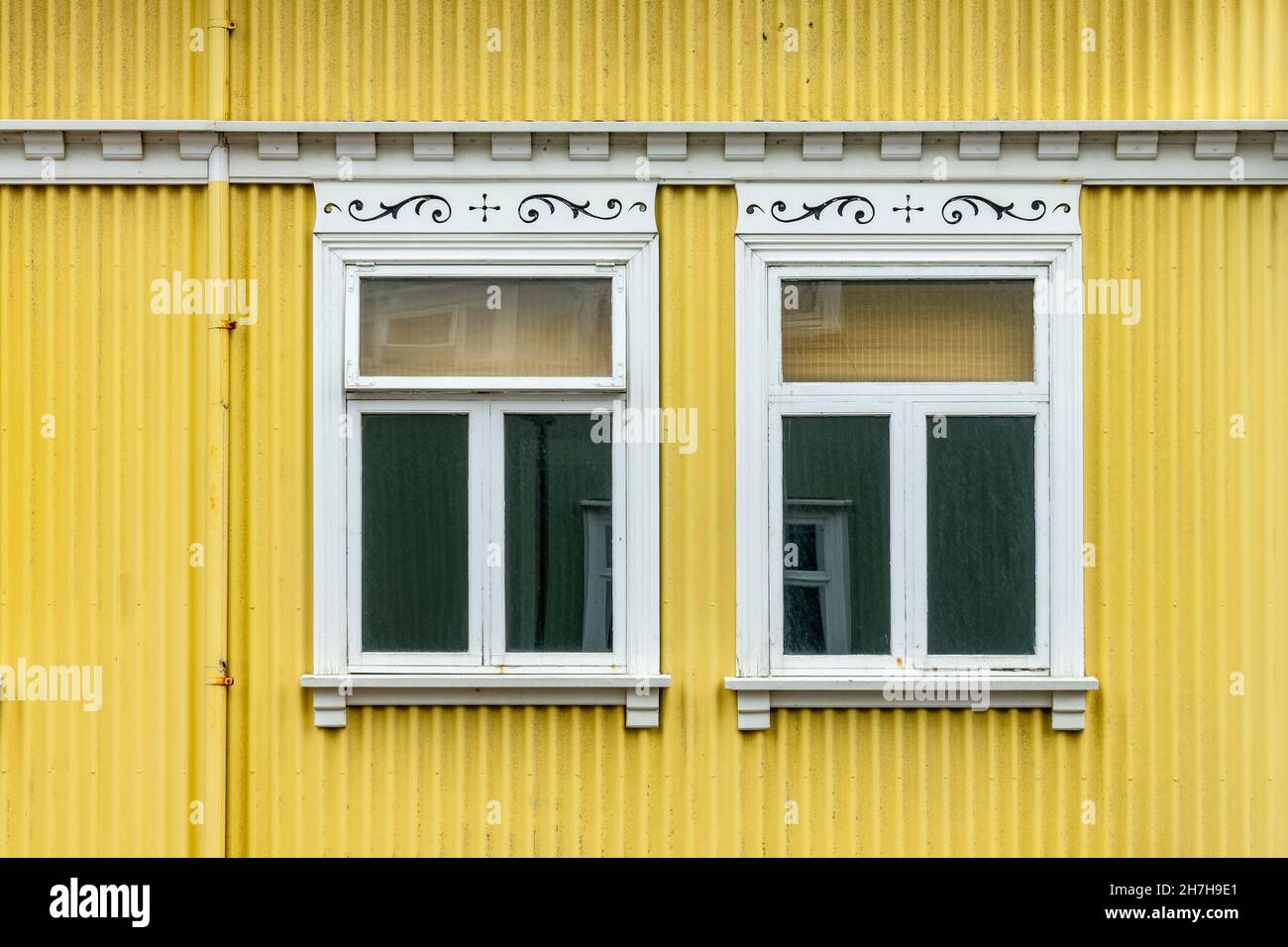 Bright yellow house hi-res stock photography and images - Alamy
