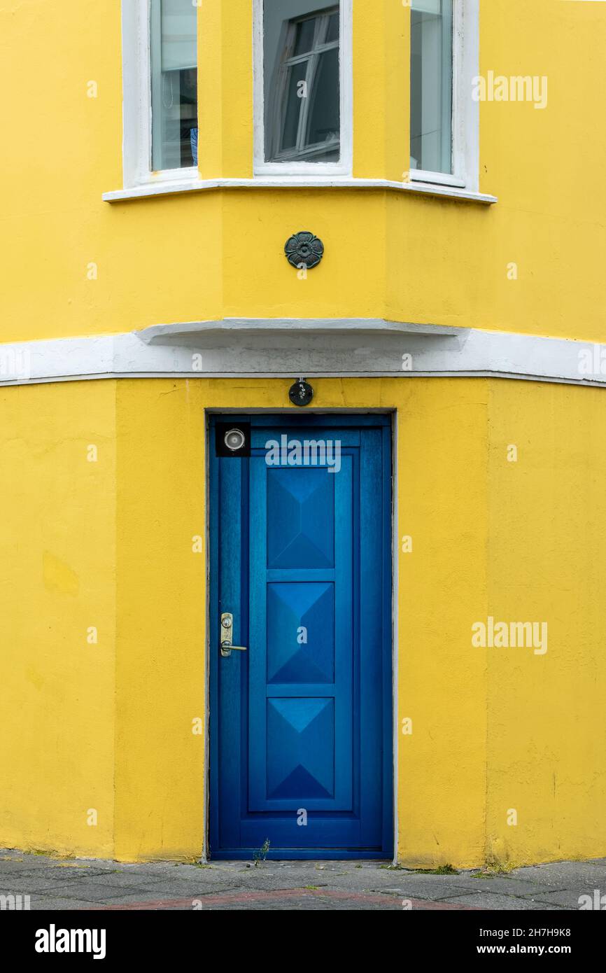Bright yellow house hi-res stock photography and images - Alamy