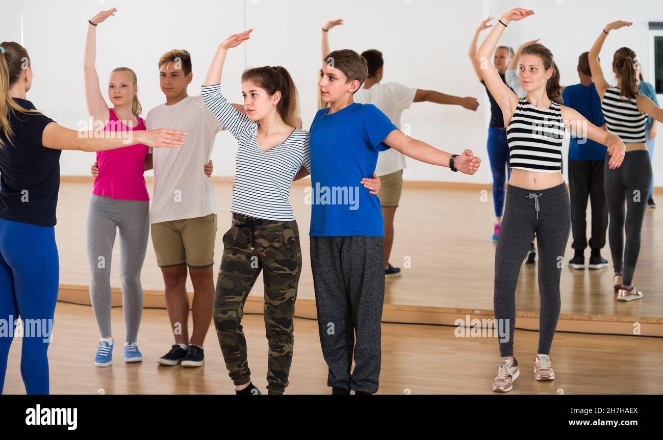 Group of teen dancing salsa in dance studio Stock Photo - Alamy