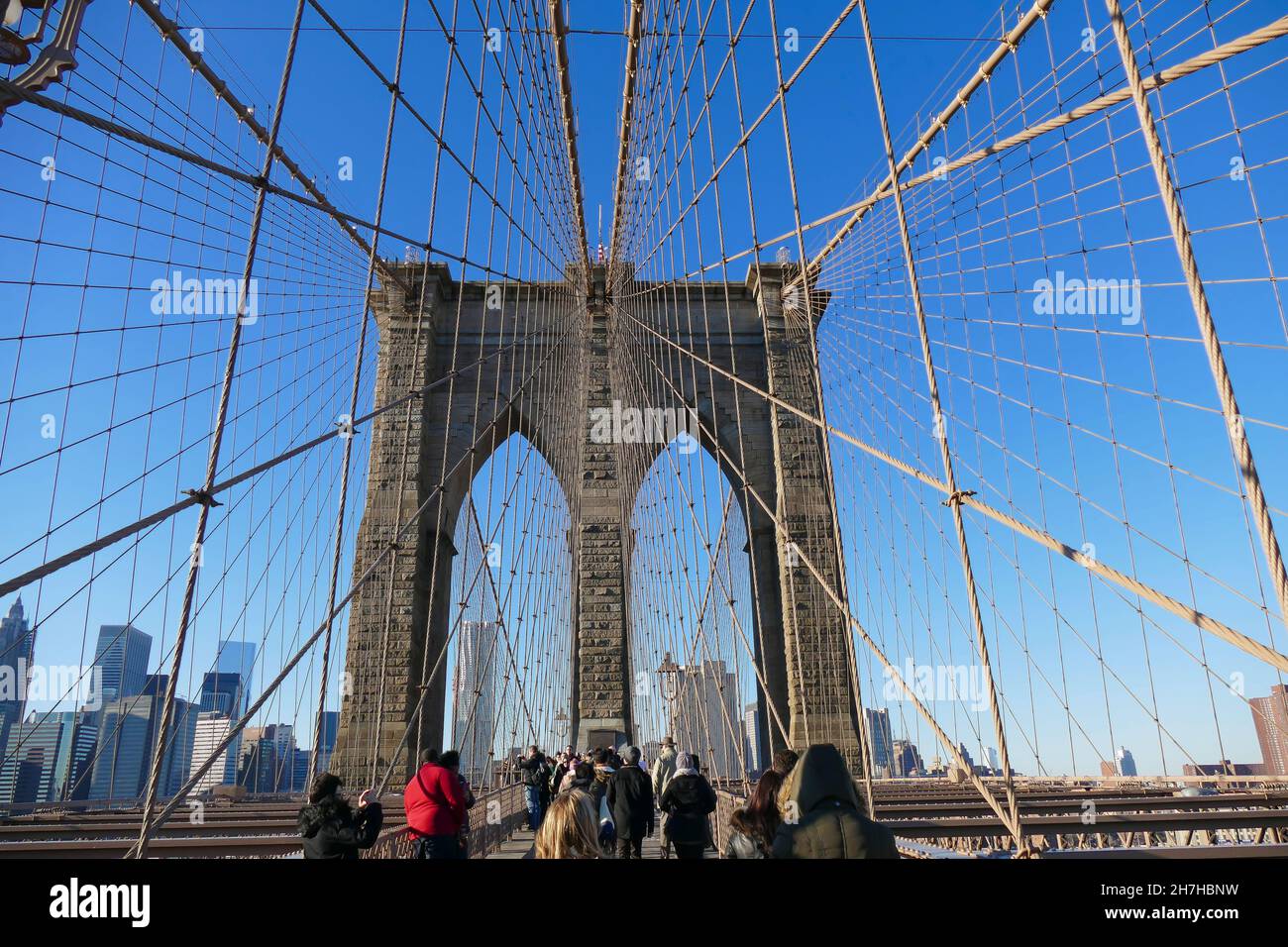 BROOKLINBRIDGE GUY-WIRE MANHATTAN NEW-YORK USA Stock Photo - Alamy