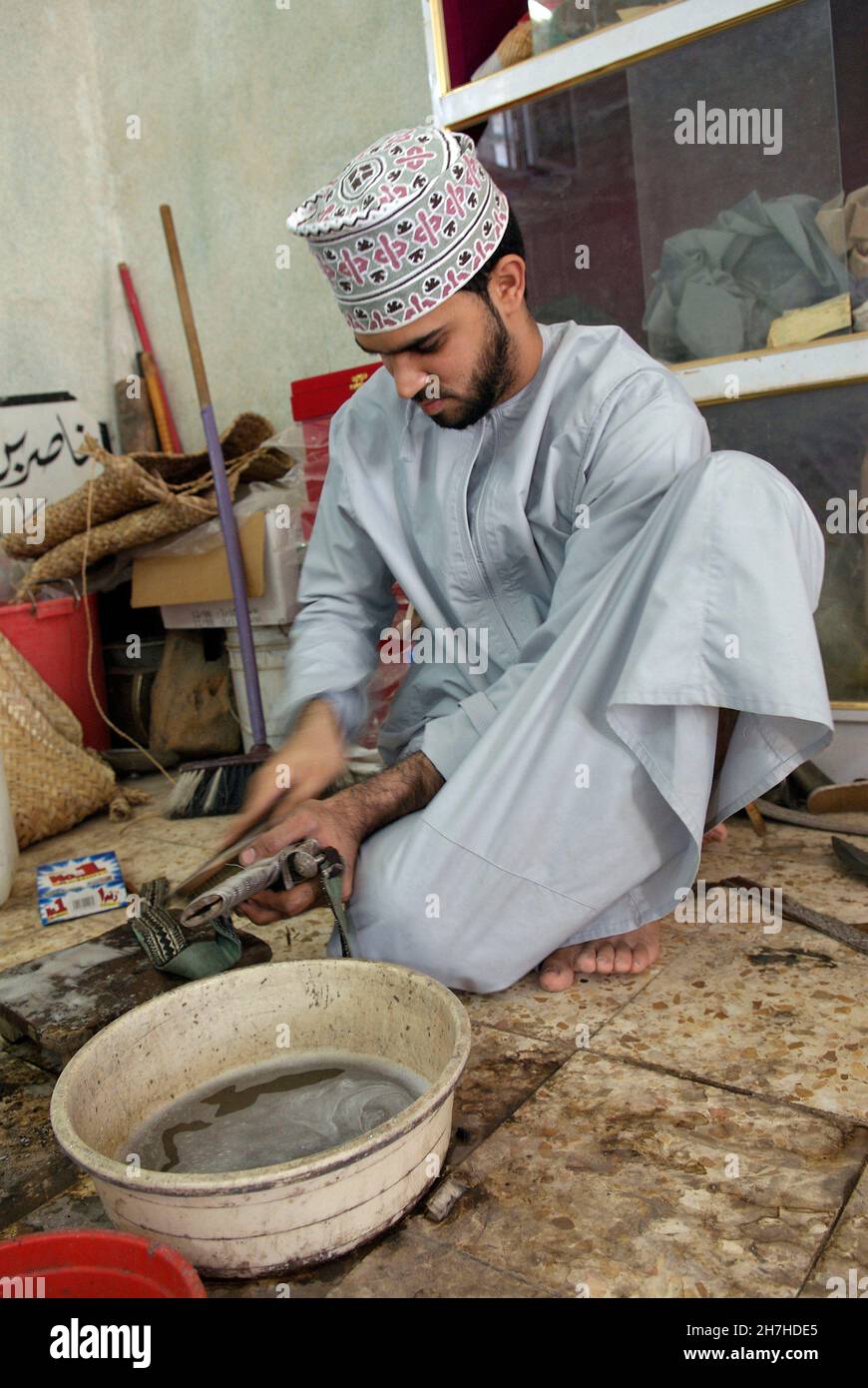 SULTANATE OF OMAN, BEDOUINS AND KHANJAR (KHANJAR IS THE TRADITIONAL ...