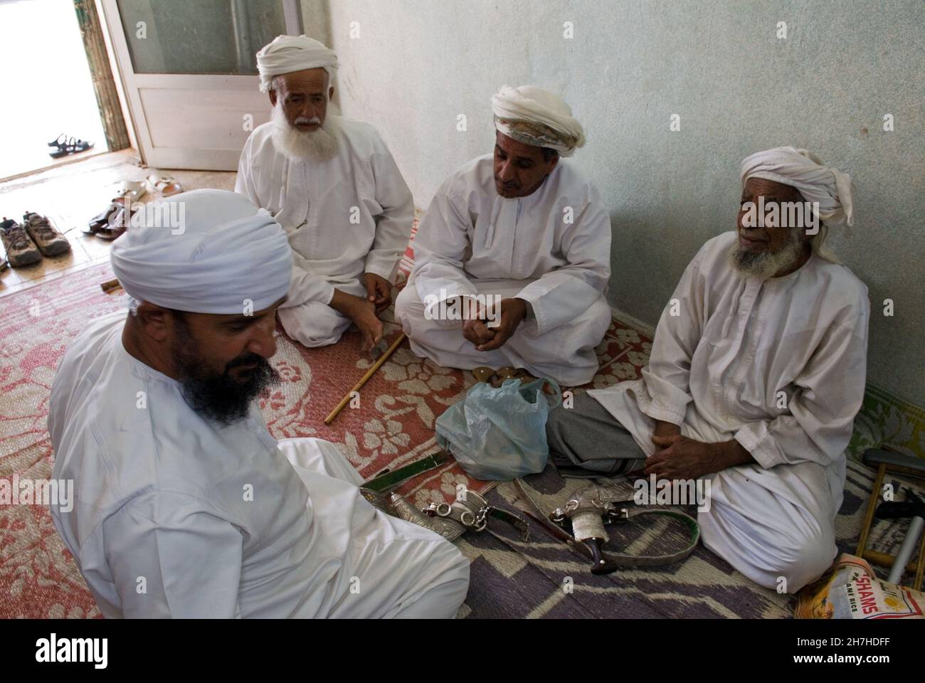 SULTANATE OF OMAN, BEDOUINS AND KHANJAR (KHANJAR IS THE TRADITIONAL ...