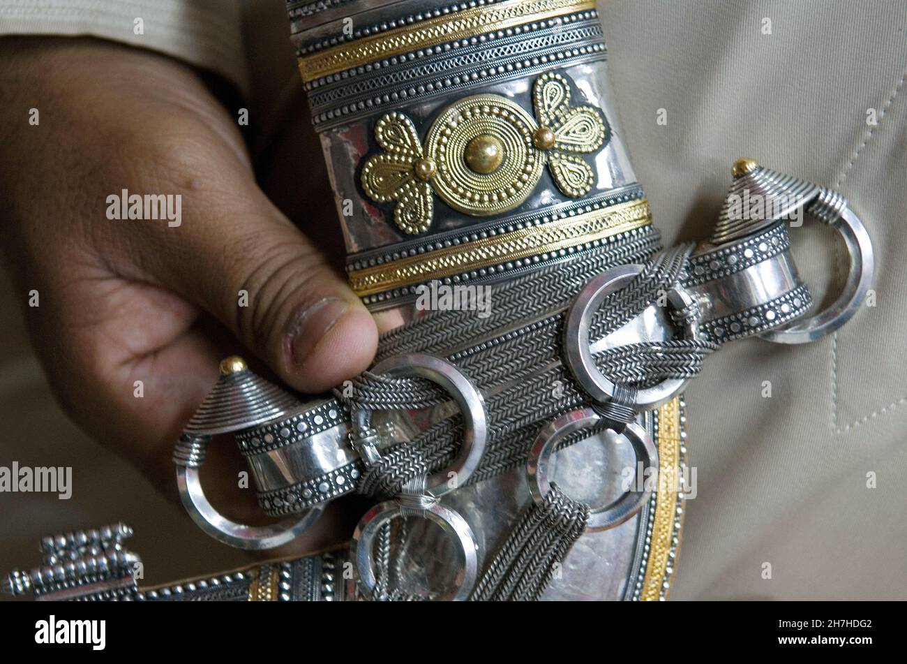 SULTANATE OF OMAN, BEDOUINS AND KHANJAR (KHANJAR IS THE TRADITIONAL ...