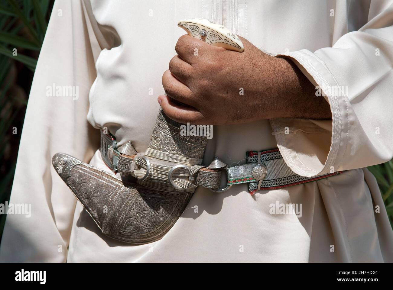 SULTANATE OF OMAN, BEDOUINS AND KHANJAR (KHANJAR IS THE TRADITIONAL ...