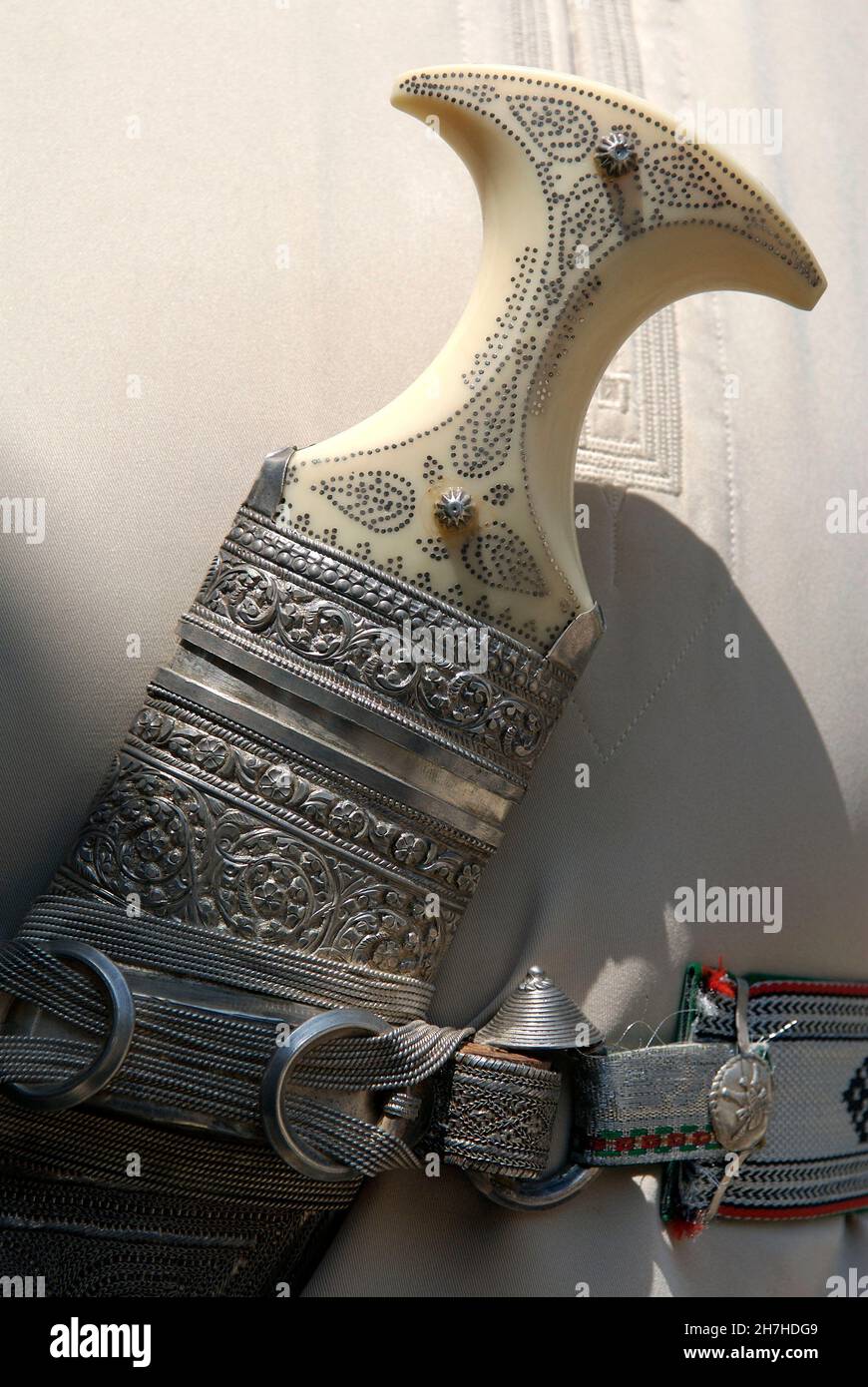 SULTANATE OF OMAN, BEDOUINS AND KHANJAR (KHANJAR IS THE TRADITIONAL ...