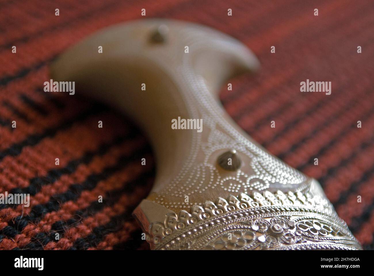 SULTANATE OF OMAN, BEDOUINS AND KHANJAR (KHANJAR IS THE TRADITIONAL ...