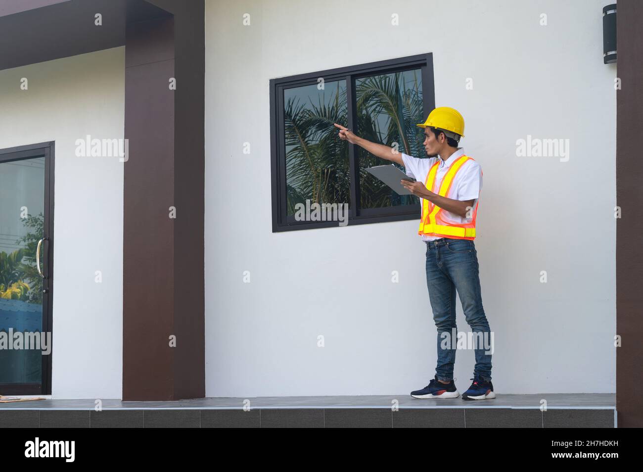 Engineer inspection at home real estate Stock Photo - Alamy