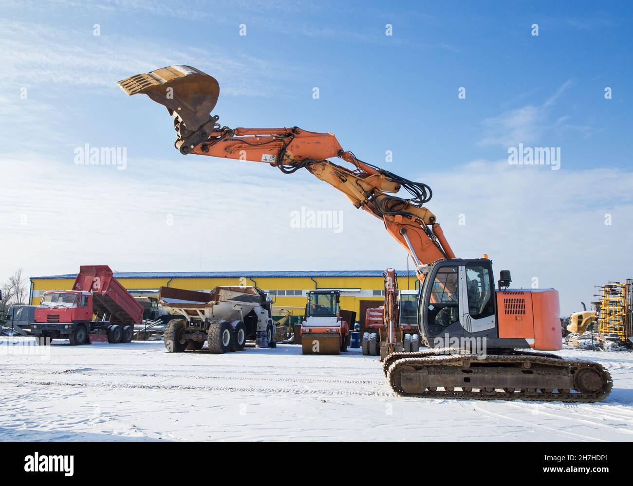 Digger with raised loader bucket hi-res stock photography and images ...