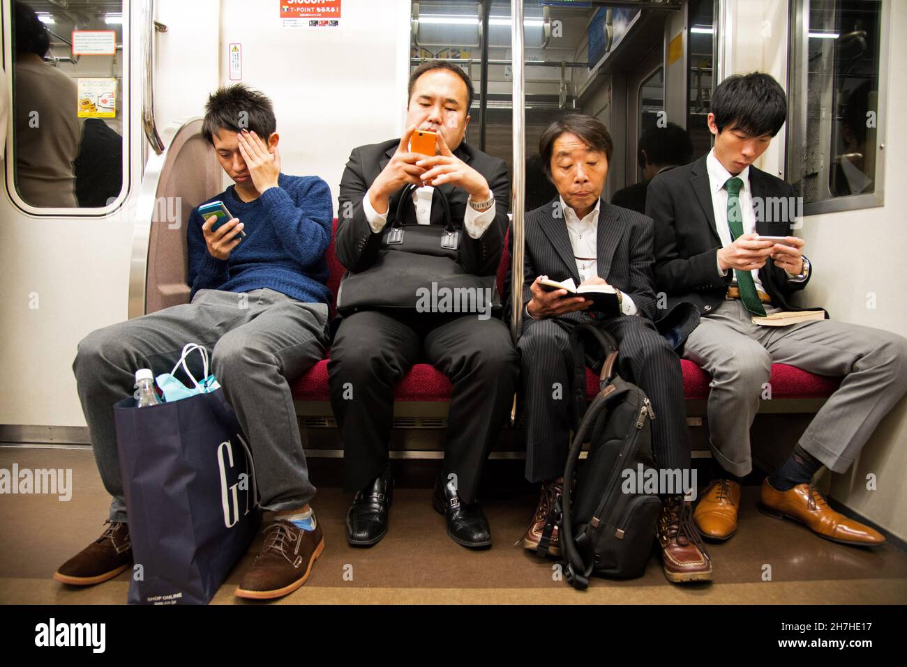 JAPAN, TOKYO, PASSENGERS IN THE SUBWAY Stock Photo - Alamy