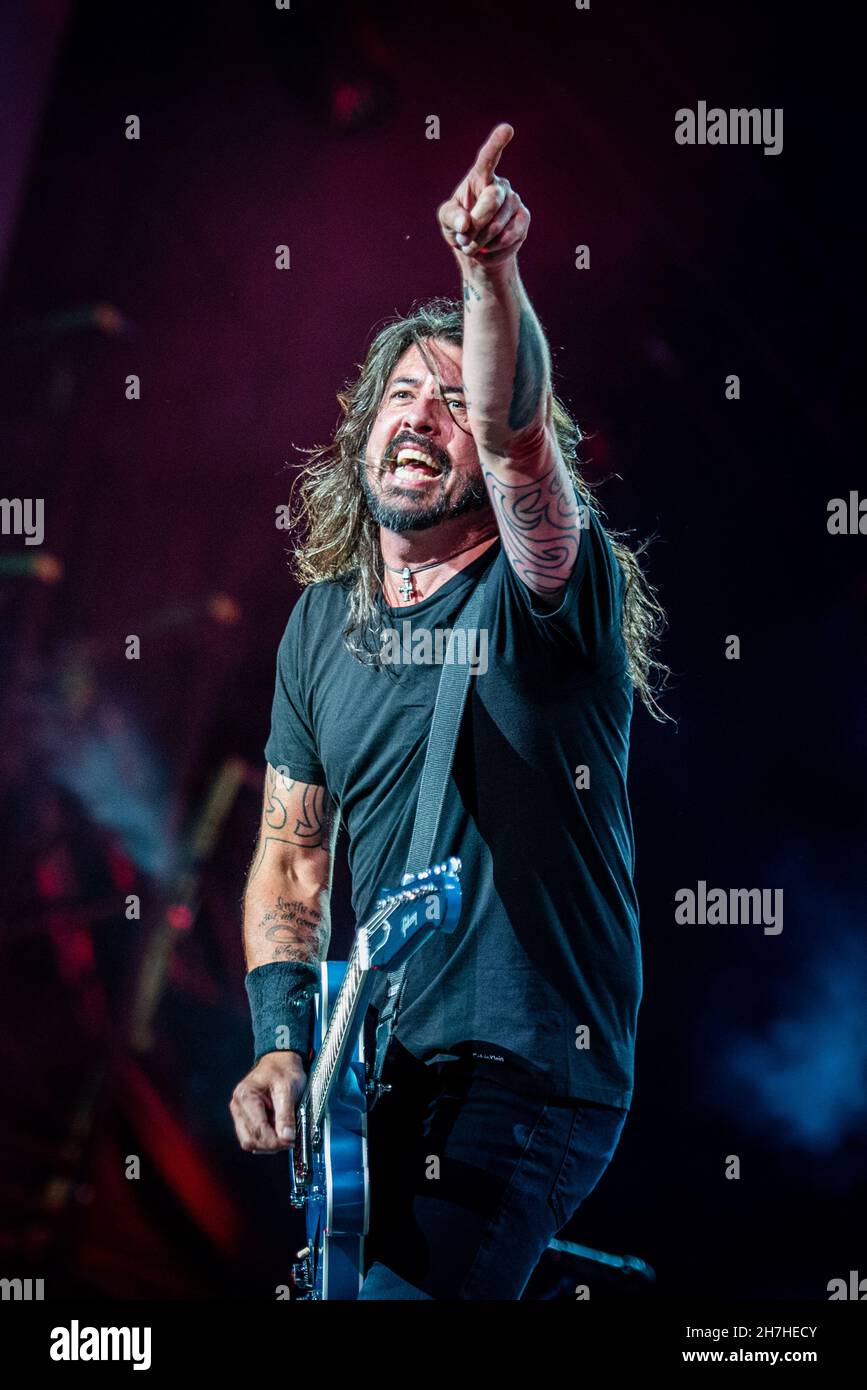 Dave Grohl Portrait High Resolution Stock Photography and Images - Alamy