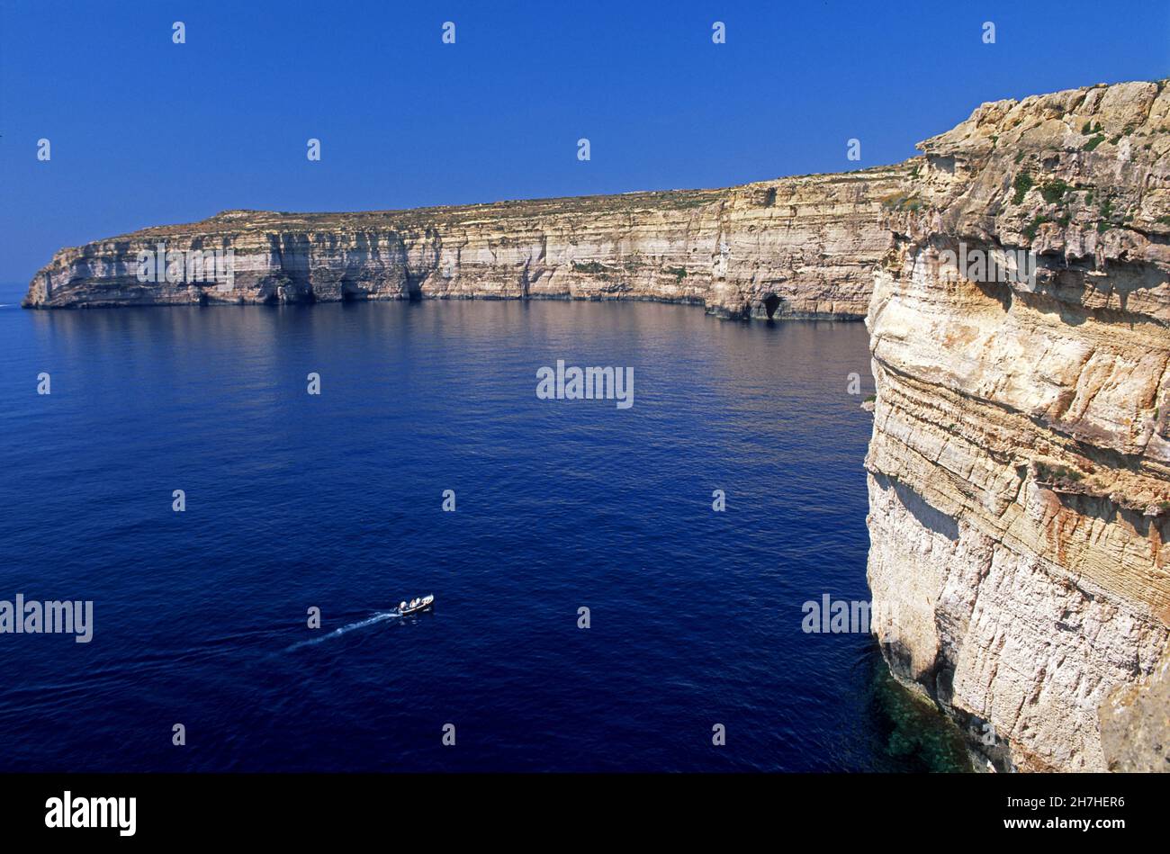 MALTA, GOZO ISLAND, FUNGUS ROCK MONOLITH 60 METERS HIGH Stock Photo - Alamy