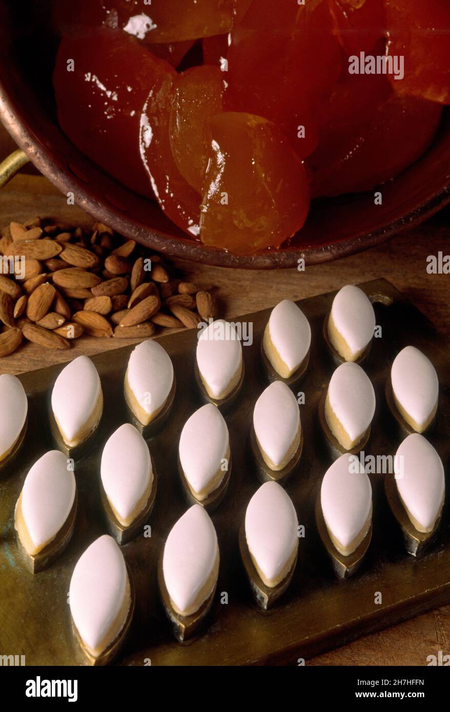 Calisson hi-res stock photography and images - Alamy