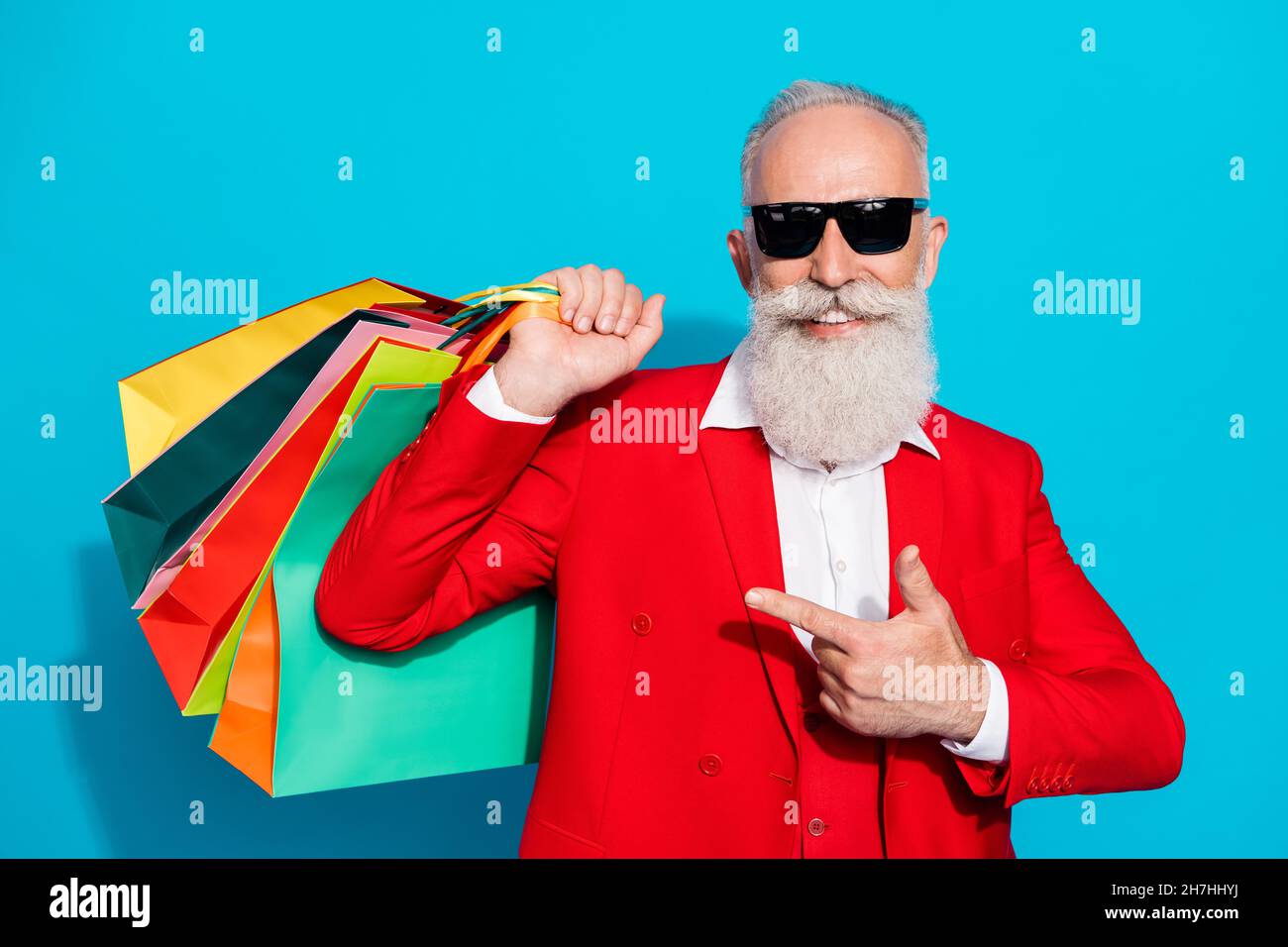 Photo portrait aged man in sunglass pointing finger bags after shopping ...