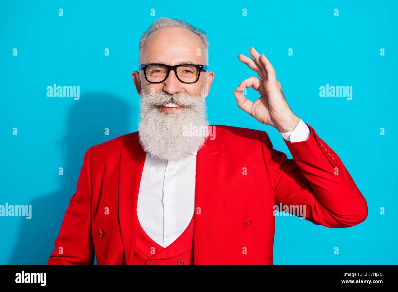 Photo portrait aged man in spectacles showing okay sign smiling ...