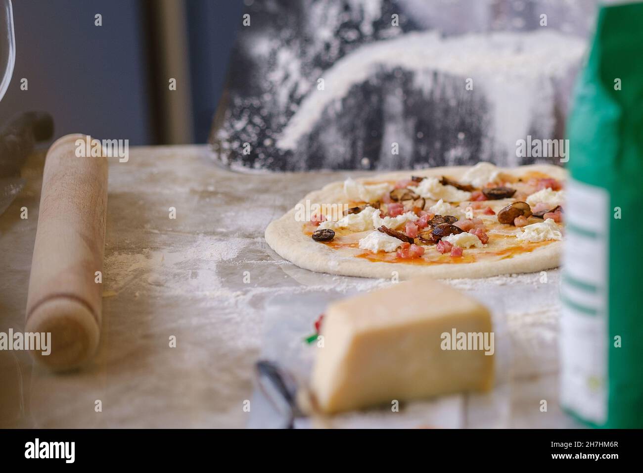 Pizza making hi-res stock photography and images - Alamy