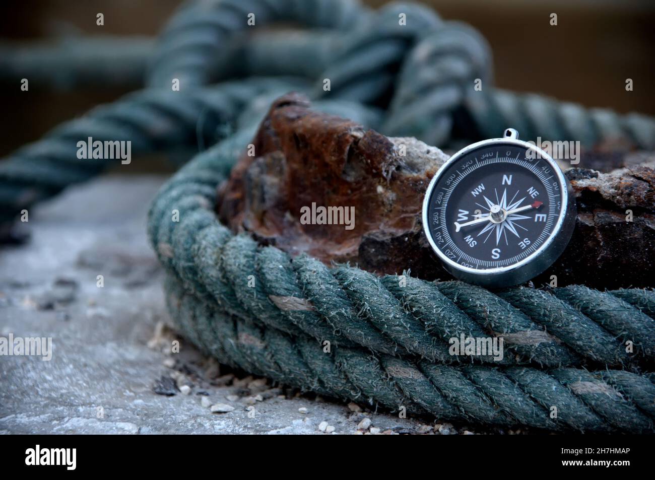 Navigation compass in harbor with big rope around it Stock Photo - Alamy