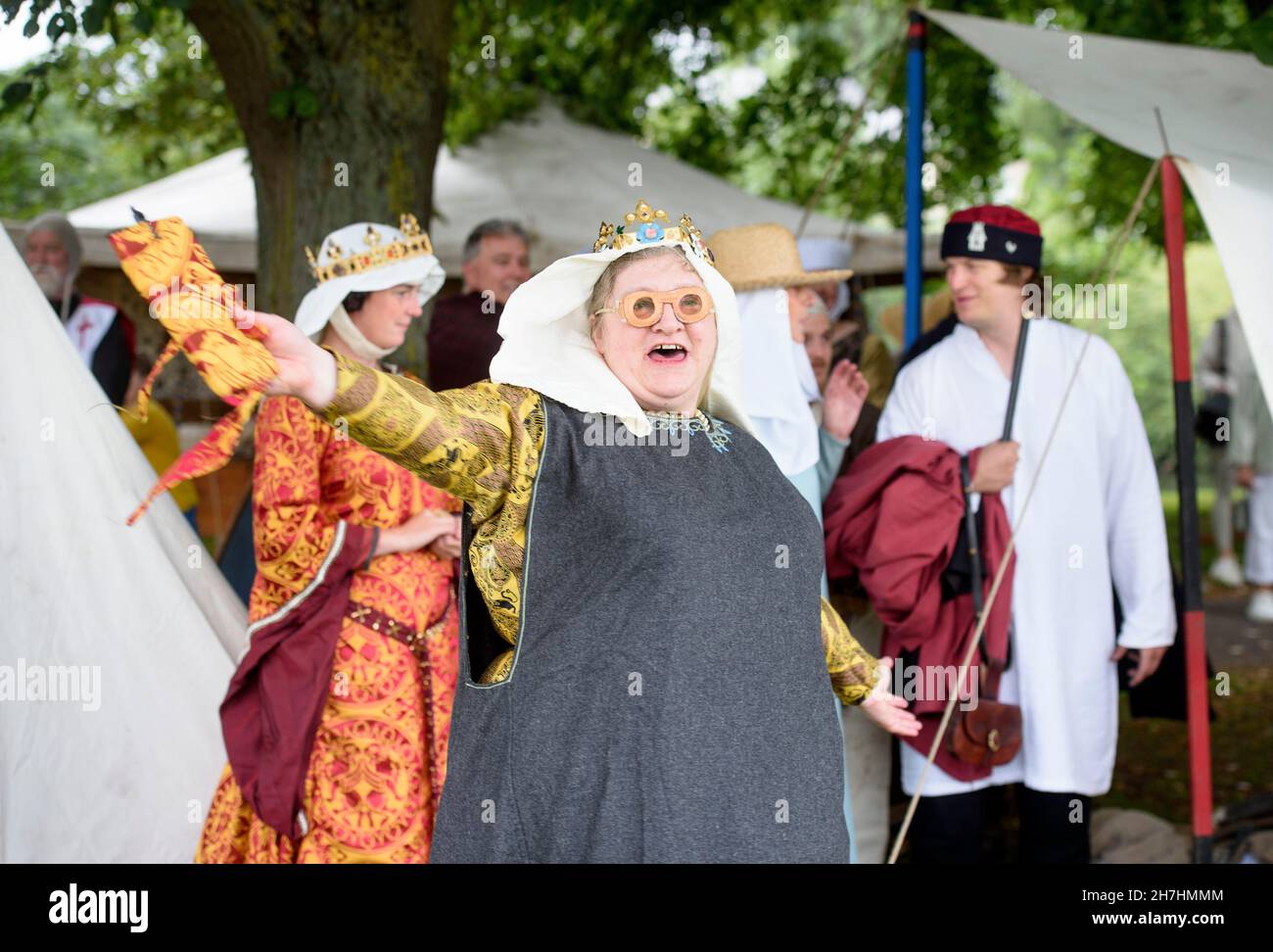 A queen with improvised 'medieval' glasses at a reconstruction of the ...