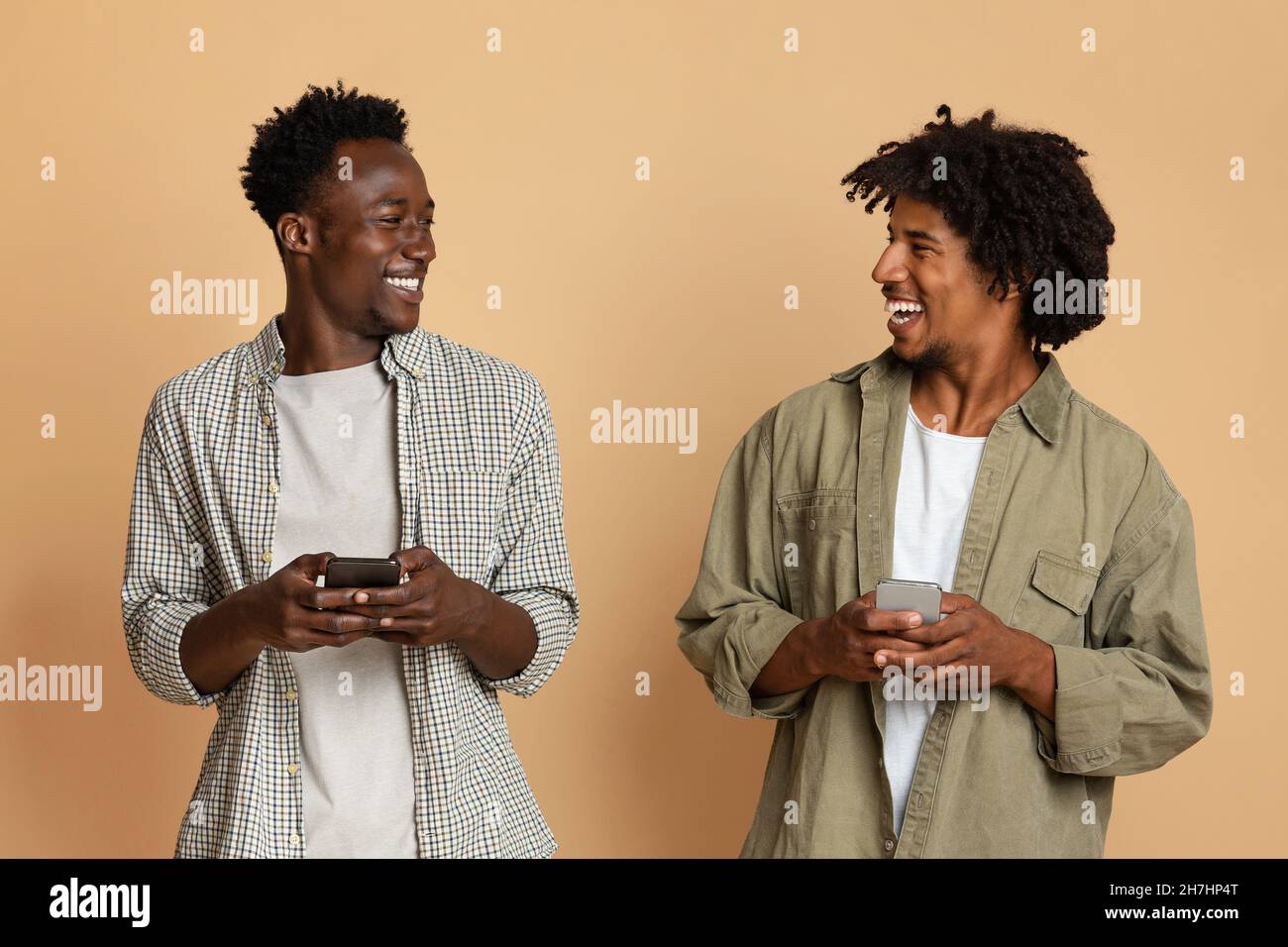 Two guys playing video games hi-res stock photography and images - Alamy