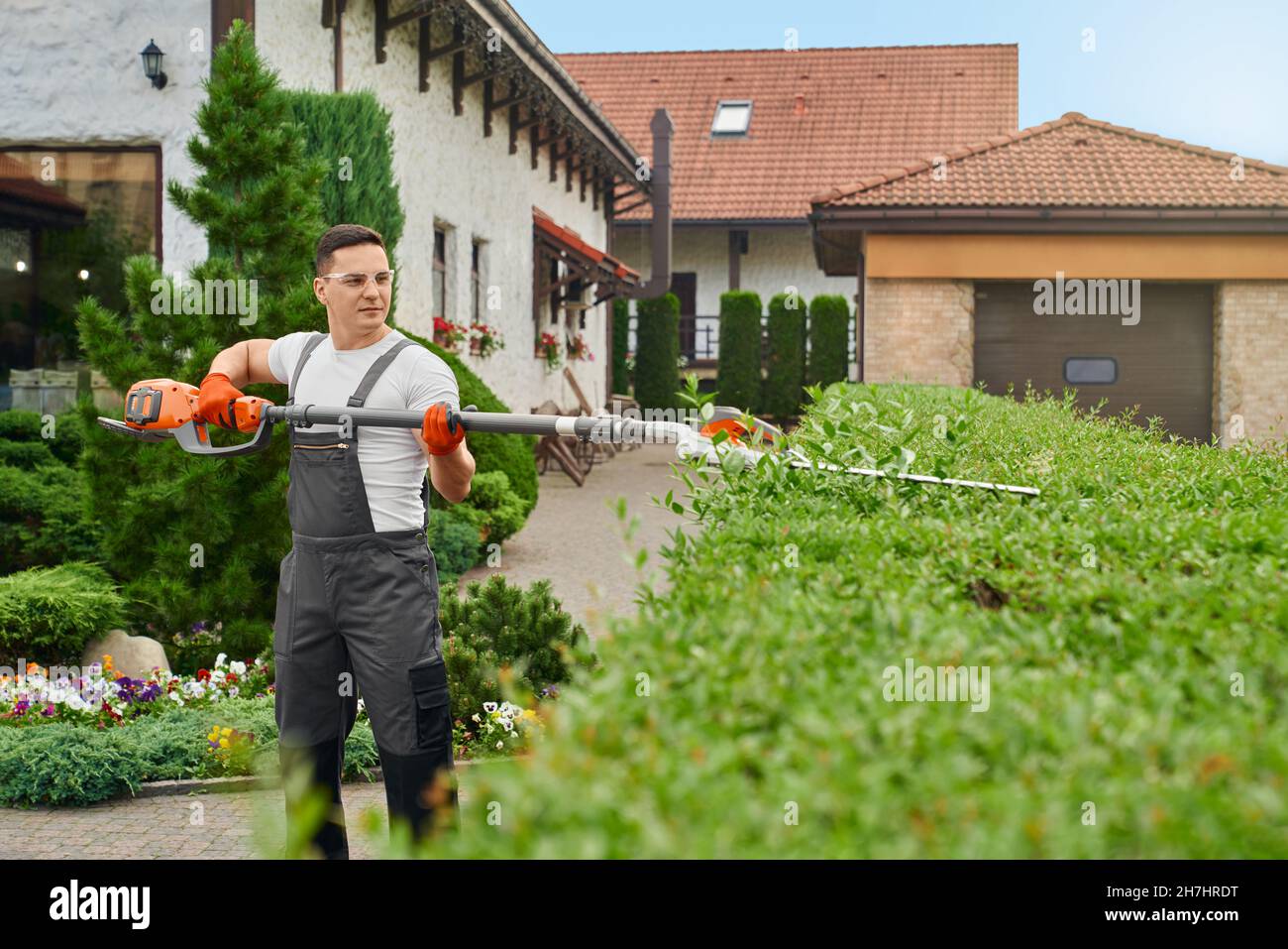 Man doing yard work hi-res stock photography and images - Alamy