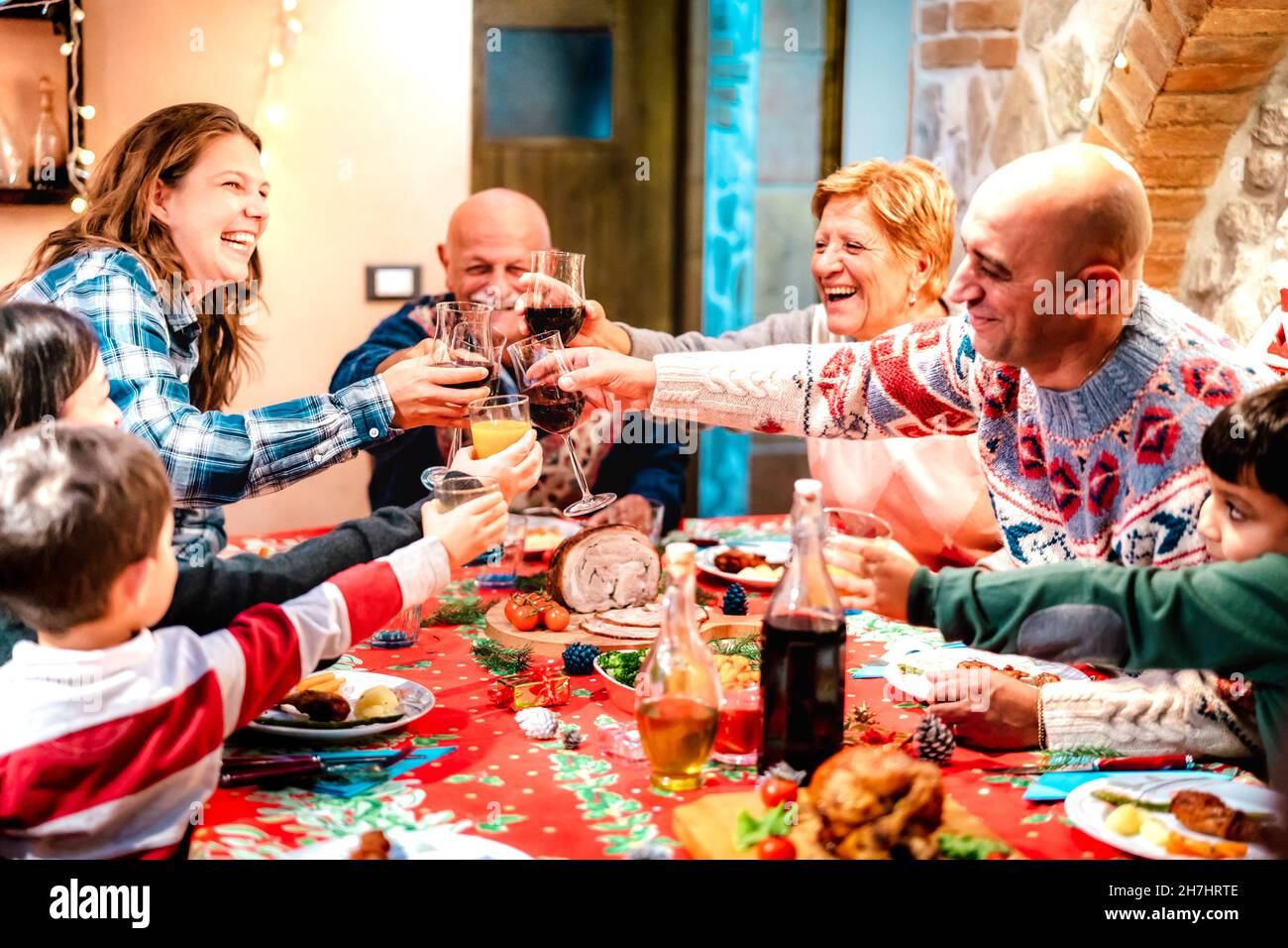 Family supper hi-res stock photography and images - Alamy