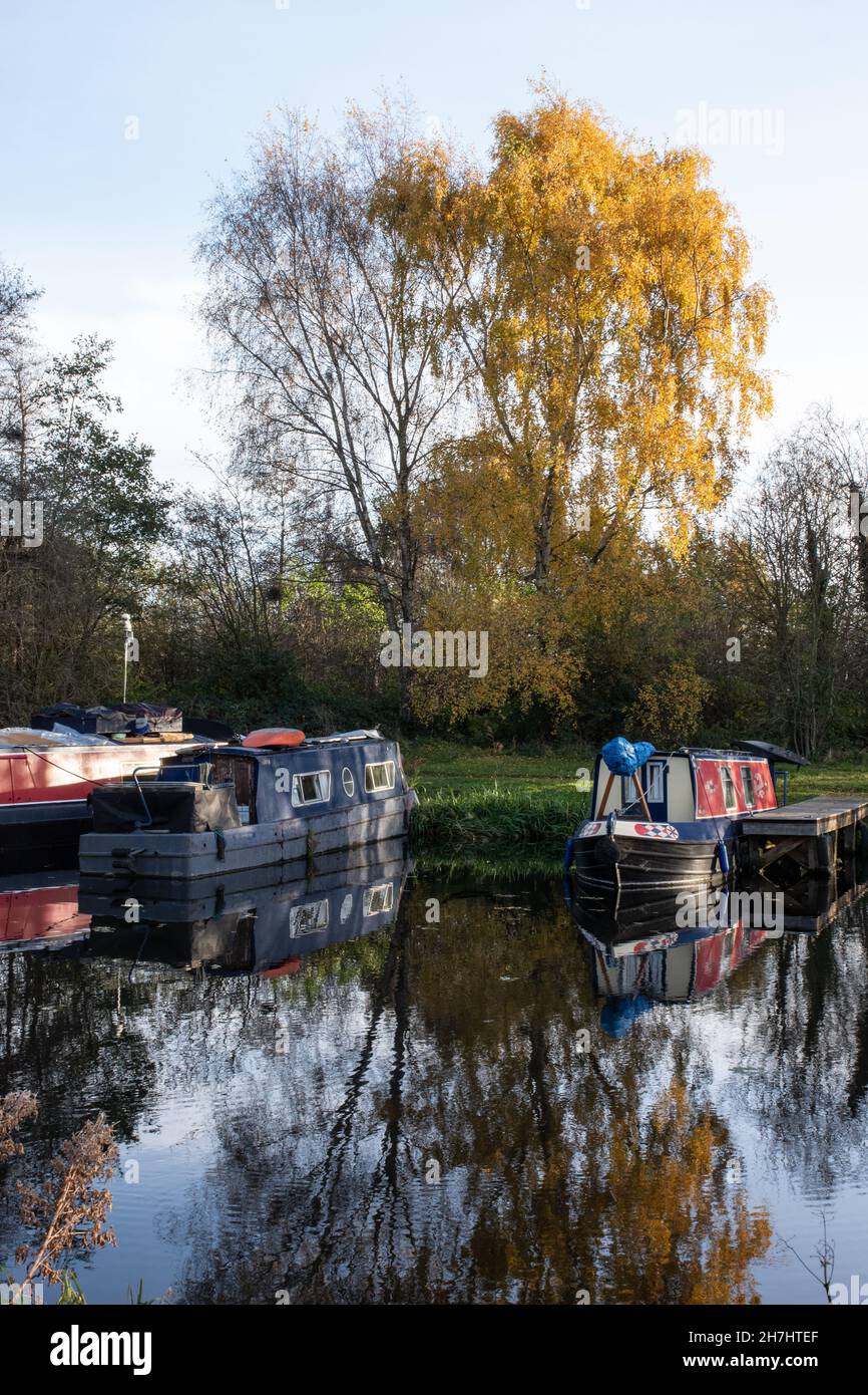 Canal mooring basin hi-res stock photography and images - Alamy