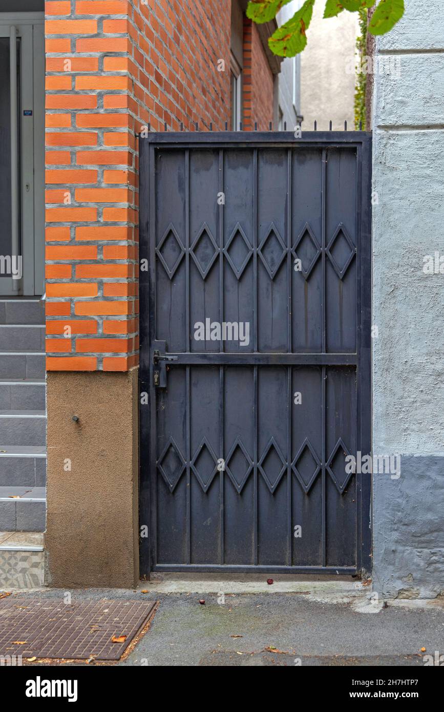 Closed Black Gate Metal Door House Exterior Stock Photo - Alamy