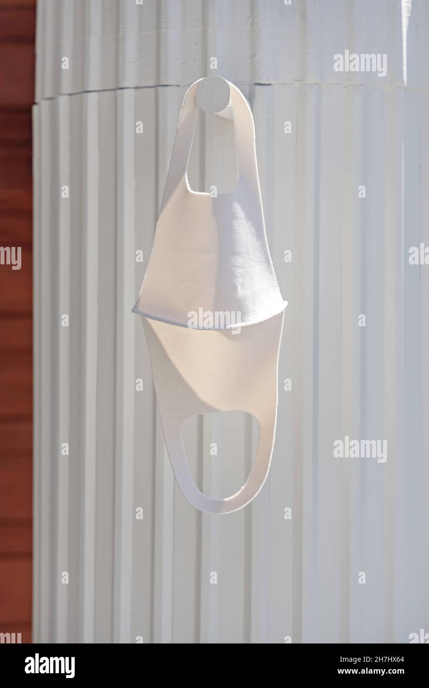 Hanging 2021 hi-res stock photography and images - Alamy