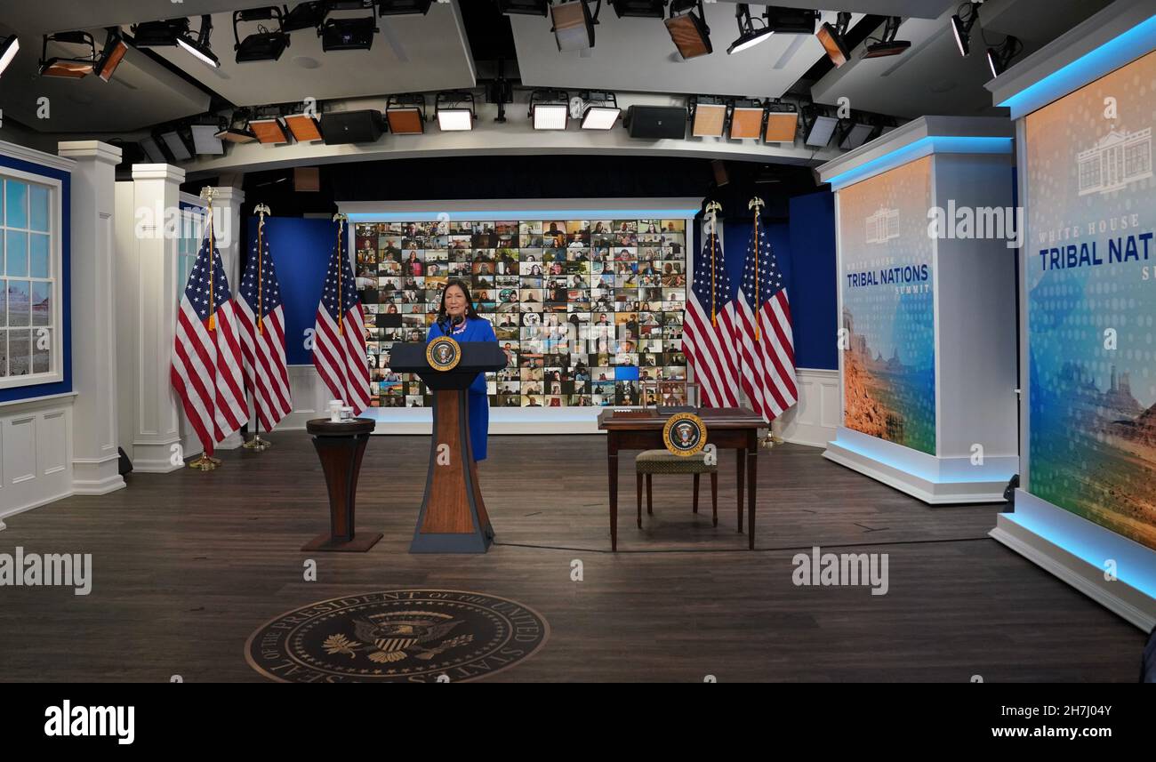 Government office interior hi-res stock photography and images - Alamy