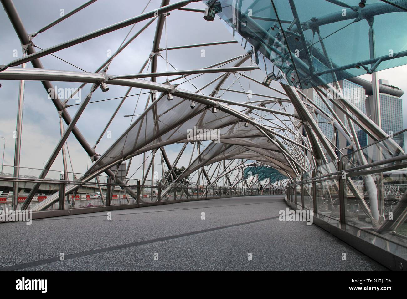 modern footbridge (helix bridge) at marina bay in singapore Stock Photo ...