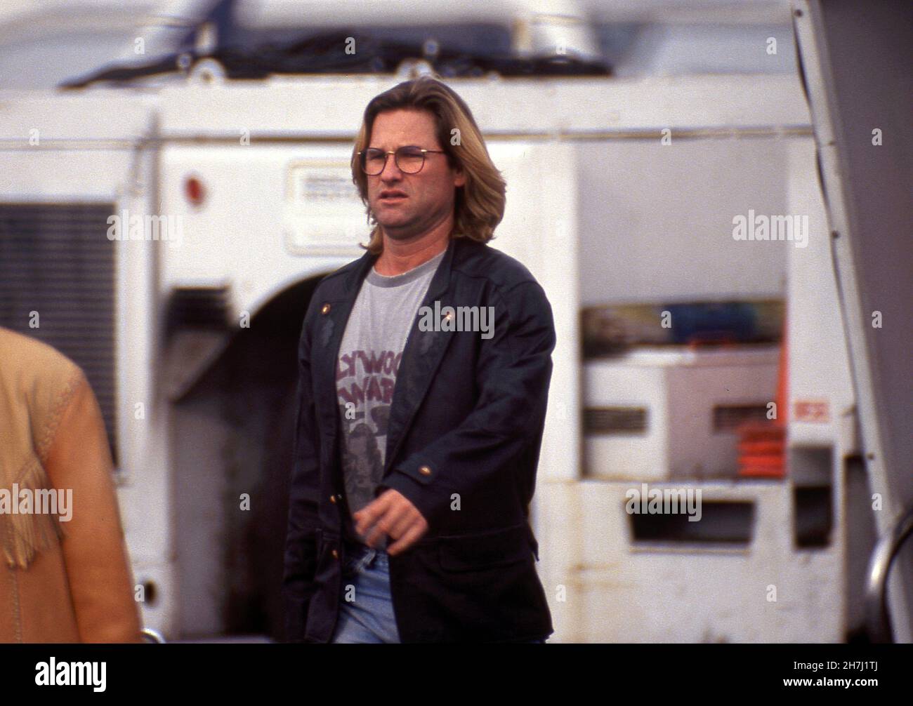 Kurt Russell arrives from New York City on November 9, 1992 at Los ...