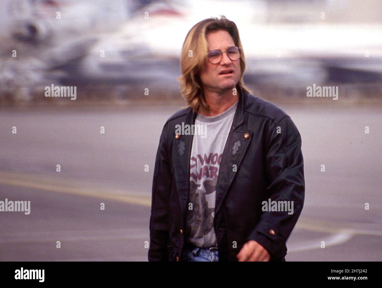 Kurt Russell arrives from New York City on November 9, 1992 at Los ...