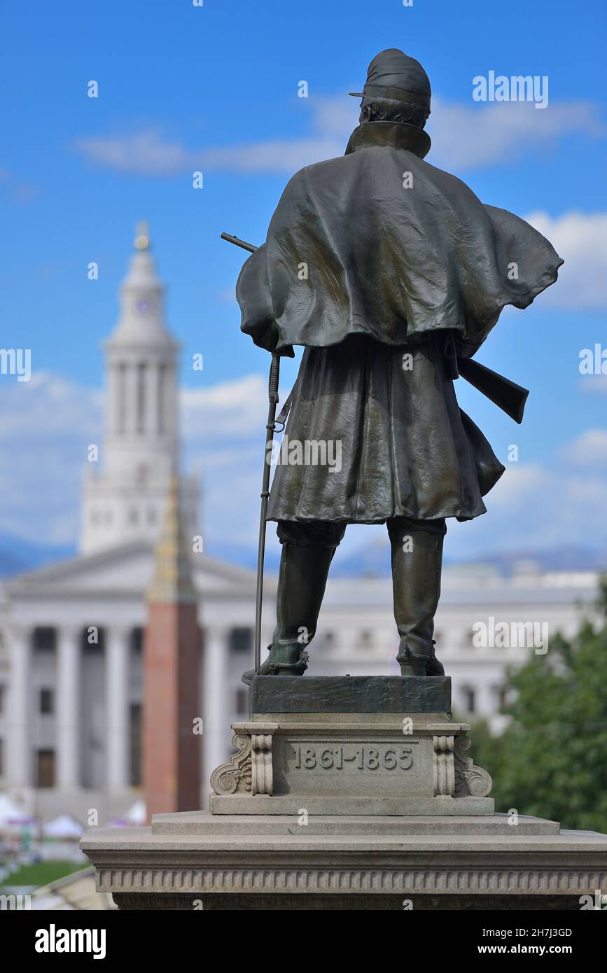 The City Hall with the Veteran's Memorial and Civil War Monument ...