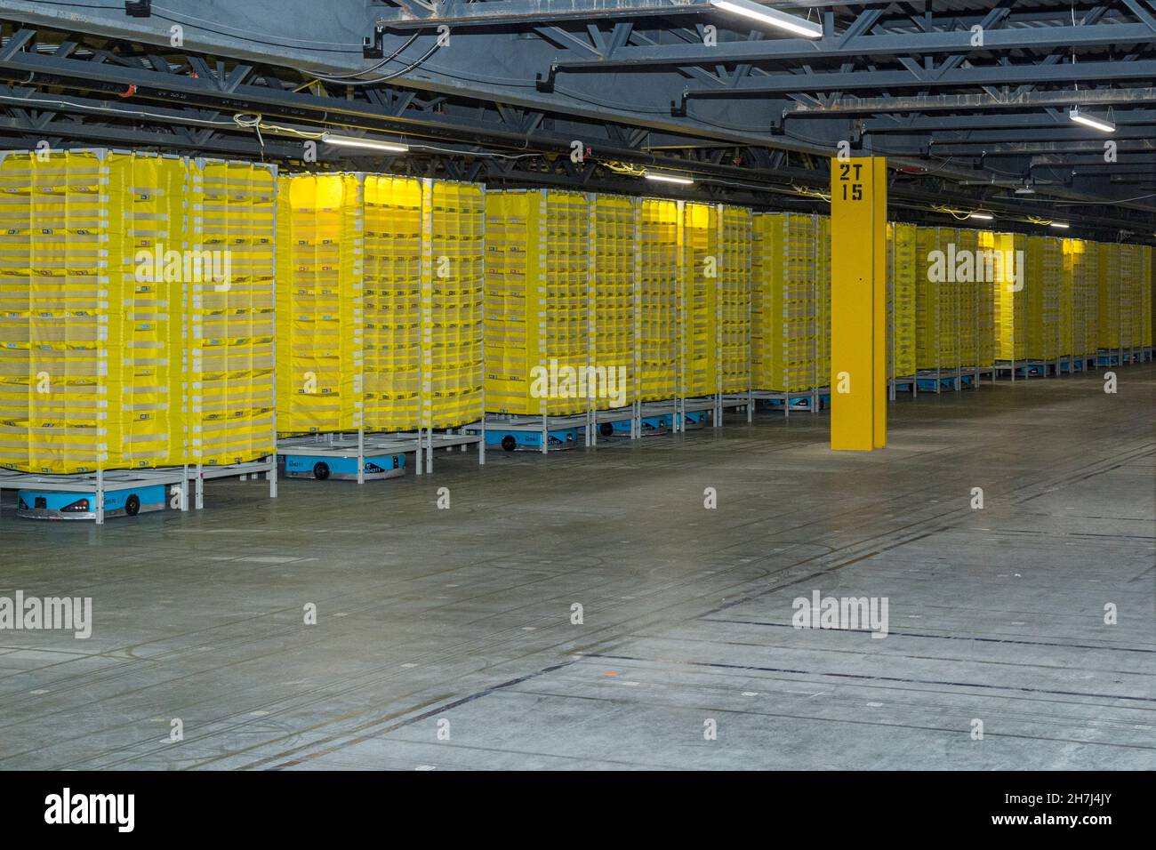 Distribution center hi-res stock photography and images - Alamy