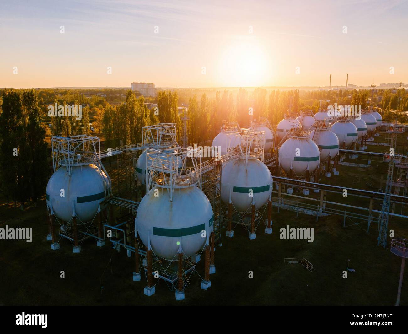 Sphere tank hi-res stock photography and images - Alamy