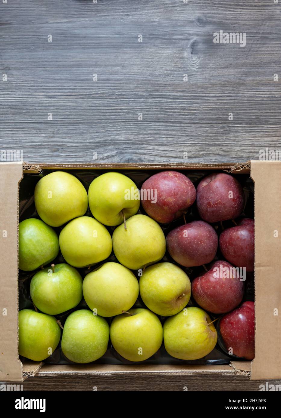 different kinds of green and red apples Stock Photo - Alamy