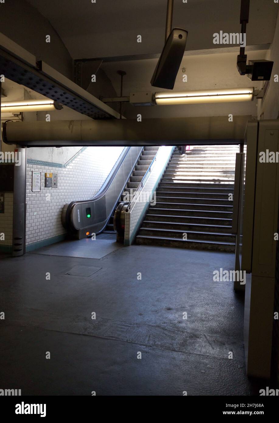 Entrance to Paris subway, European metropolitain Stock Photo - Alamy