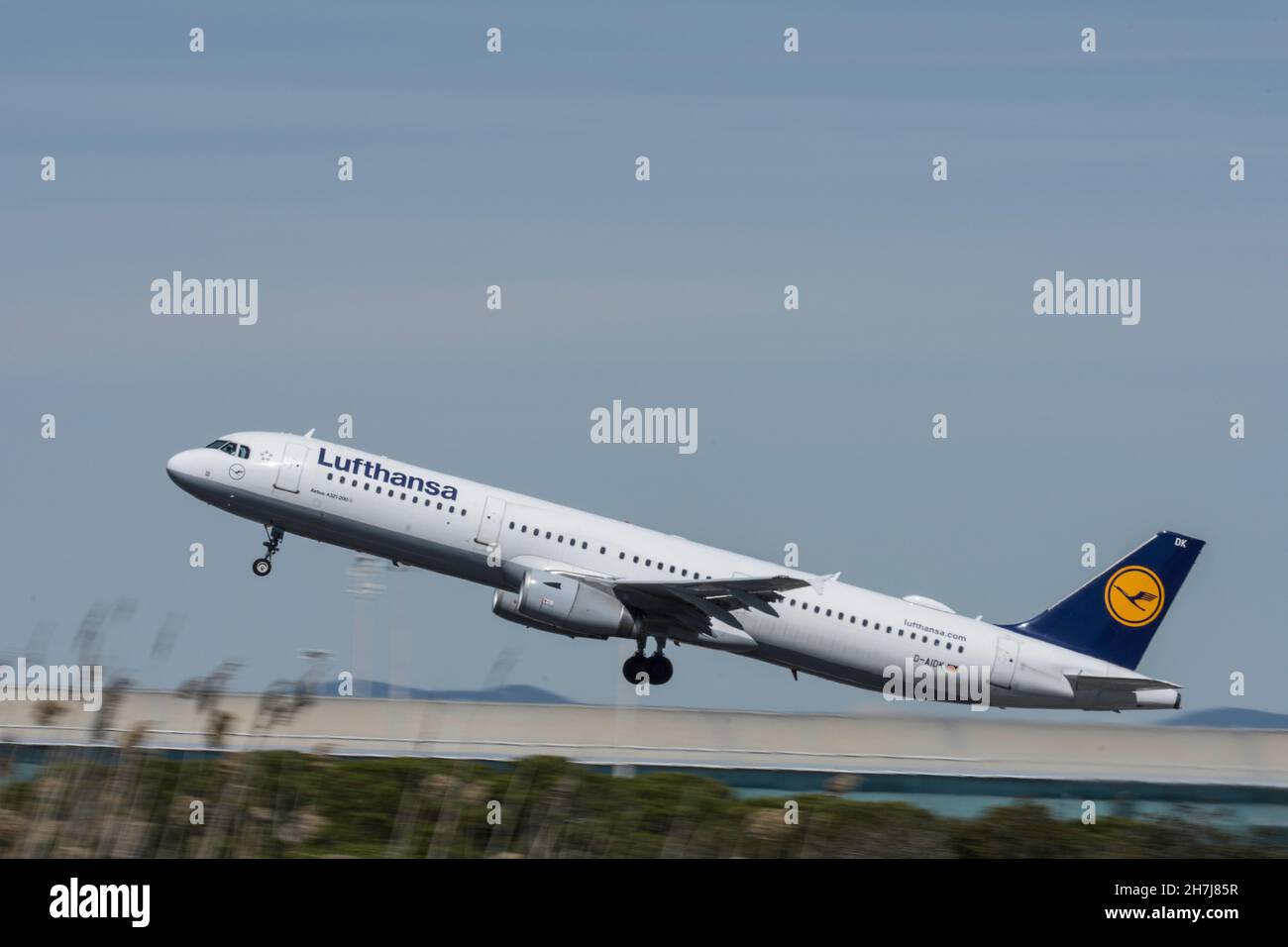 BARCELONA, SPAIN - Oct 25, 2021: Big passenger airline plane in the sky ...
