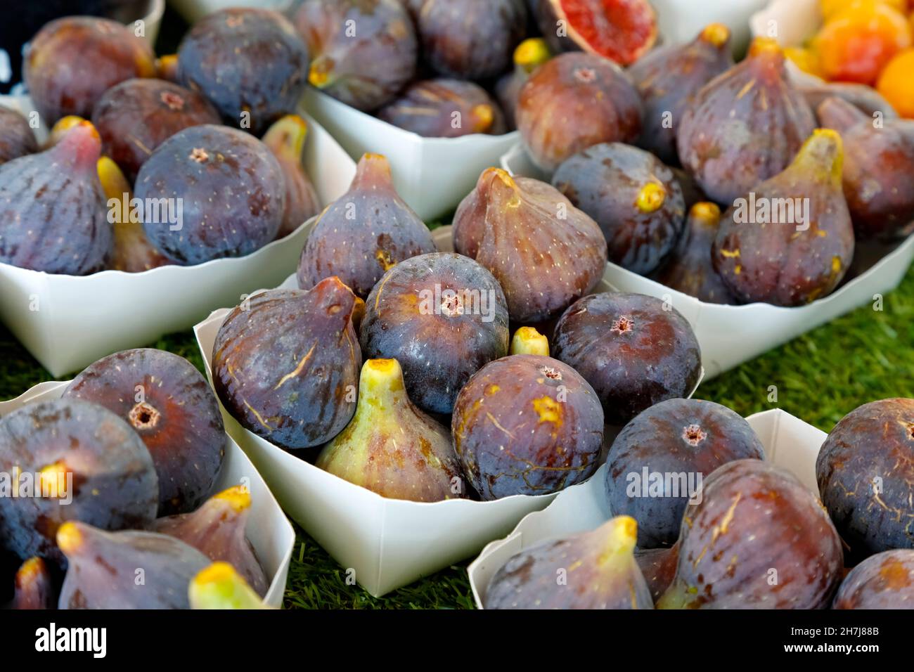 Uncooked figs hi-res stock photography and images - Alamy