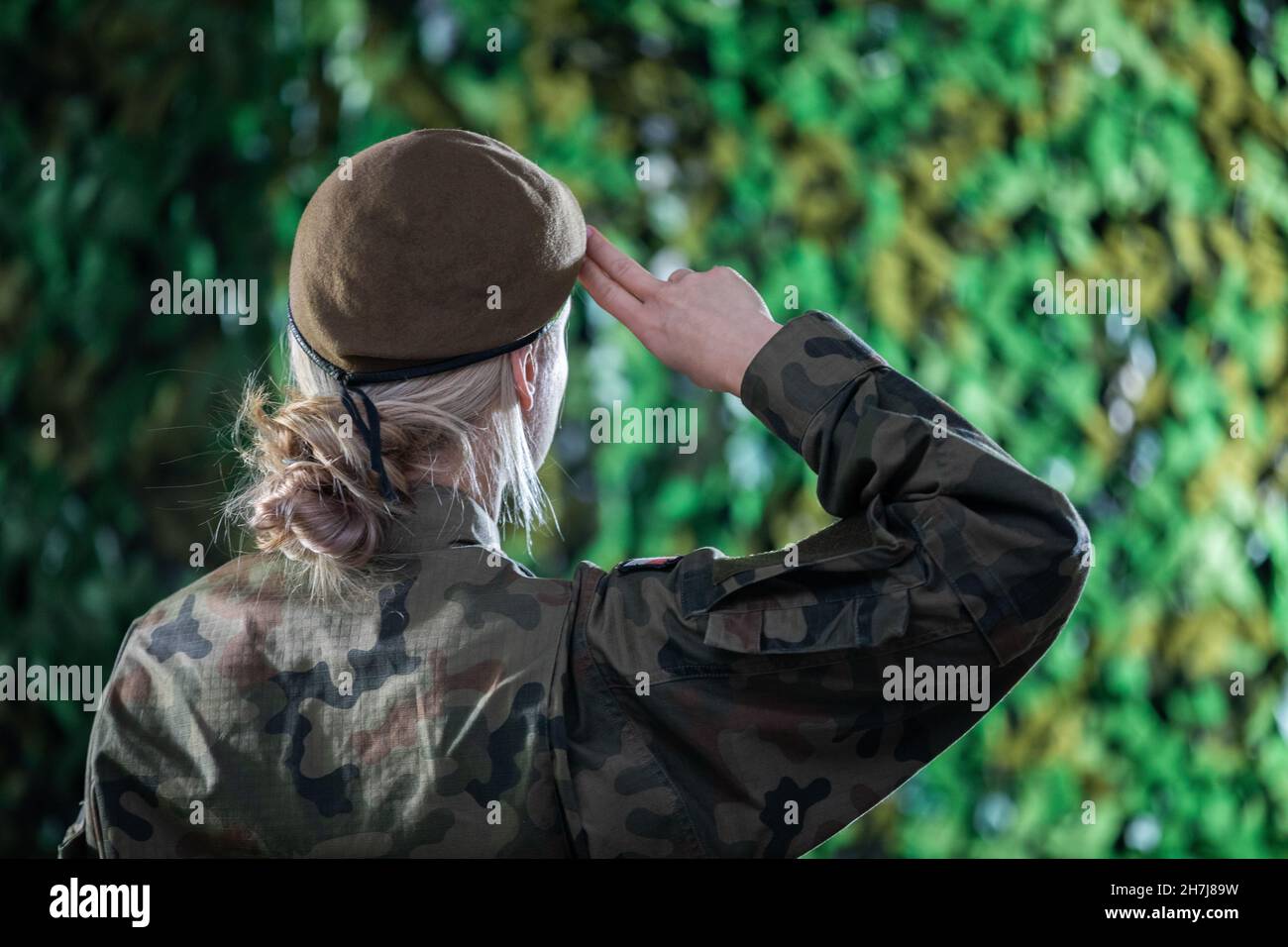 Polish army soldier salutes hi-res stock photography and images - Alamy