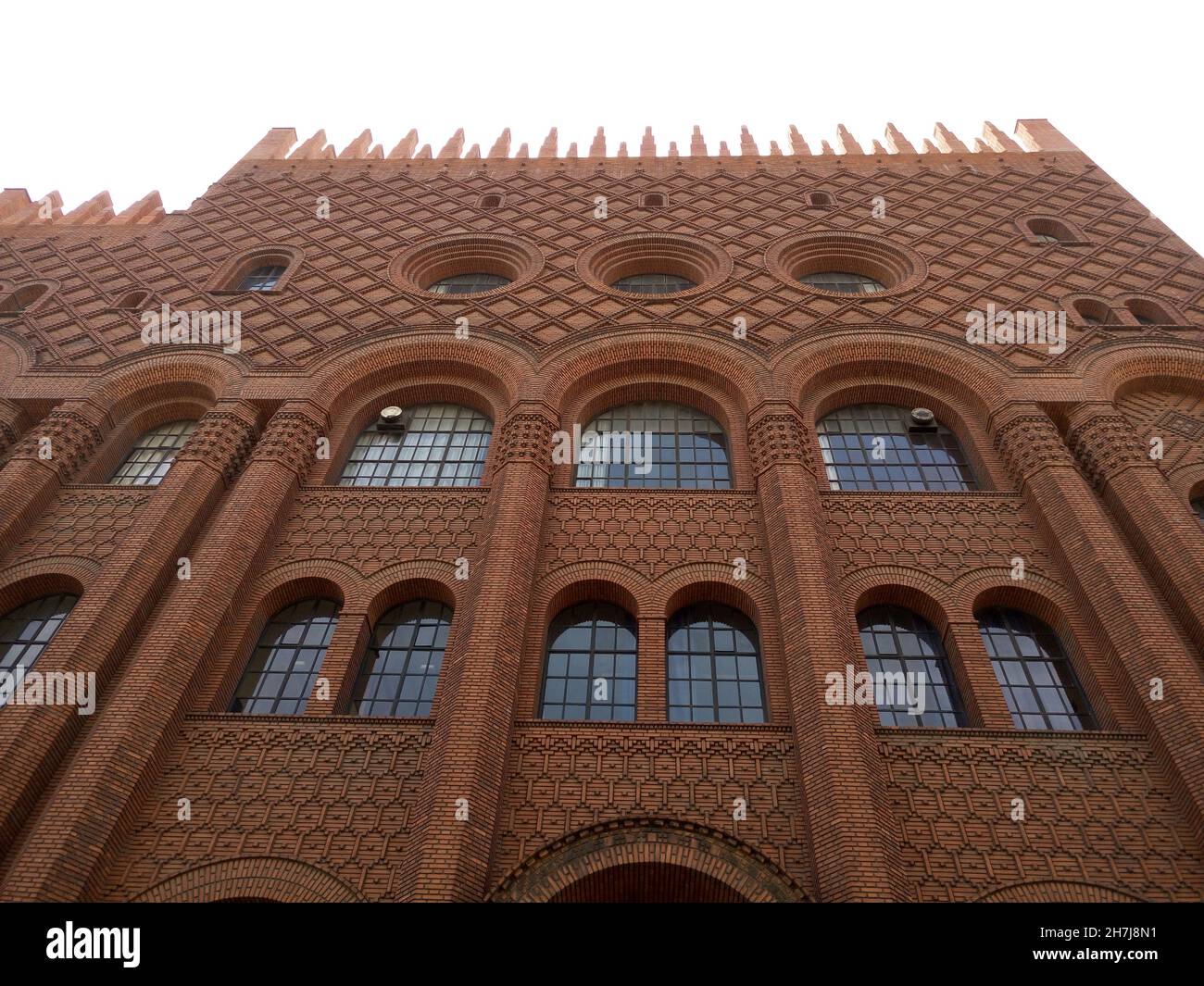 Mighty building hi-res stock photography and images - Alamy
