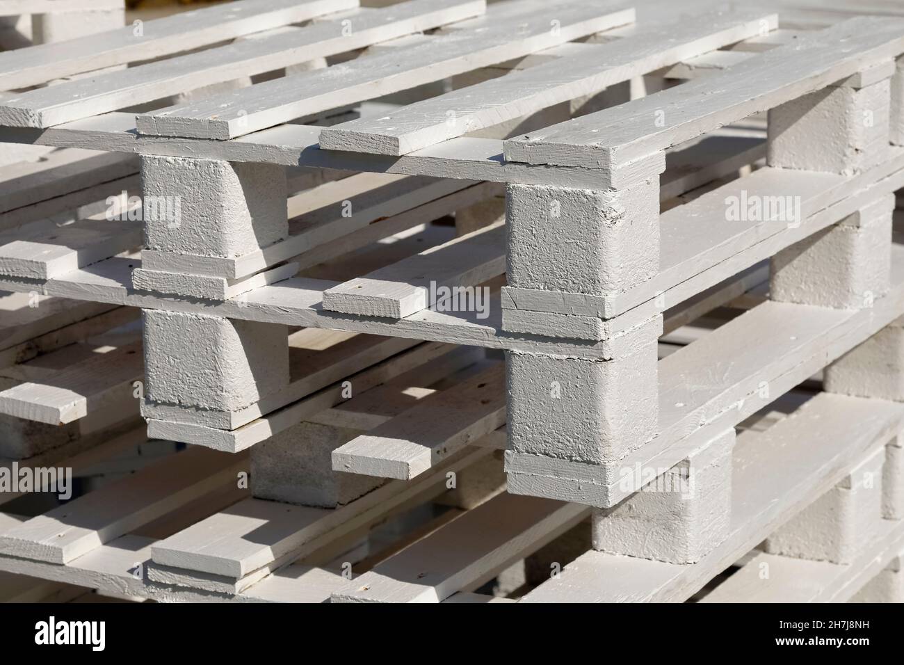 Wooden pallets painted white can be seen from close up Stock Photo - Alamy