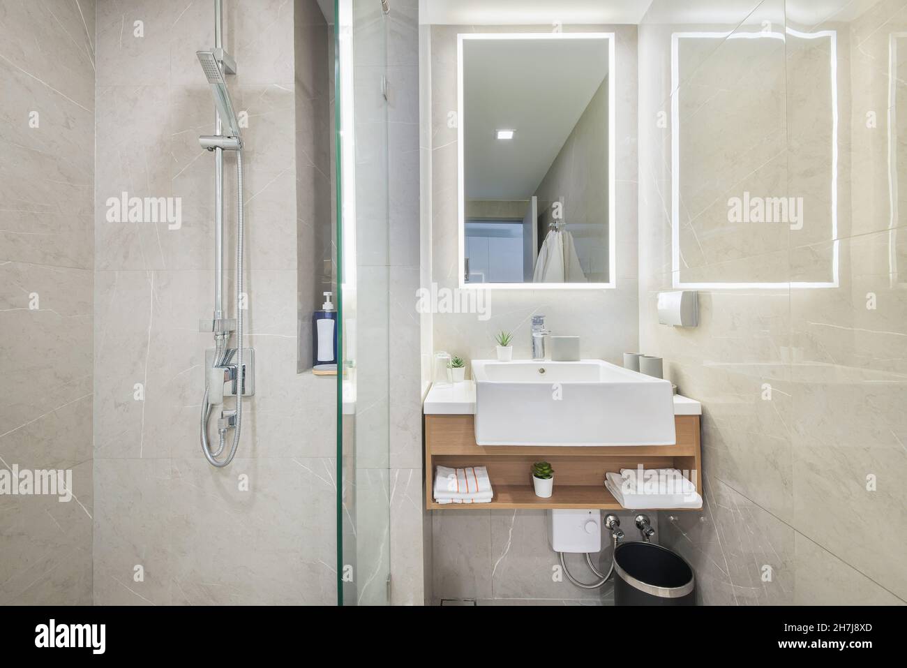 Closet basin hi-res stock photography and images - Alamy