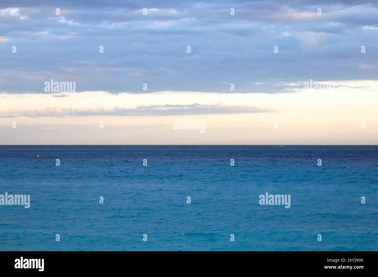 Slightly cloudy picturesque hi-res stock photography and images - Alamy