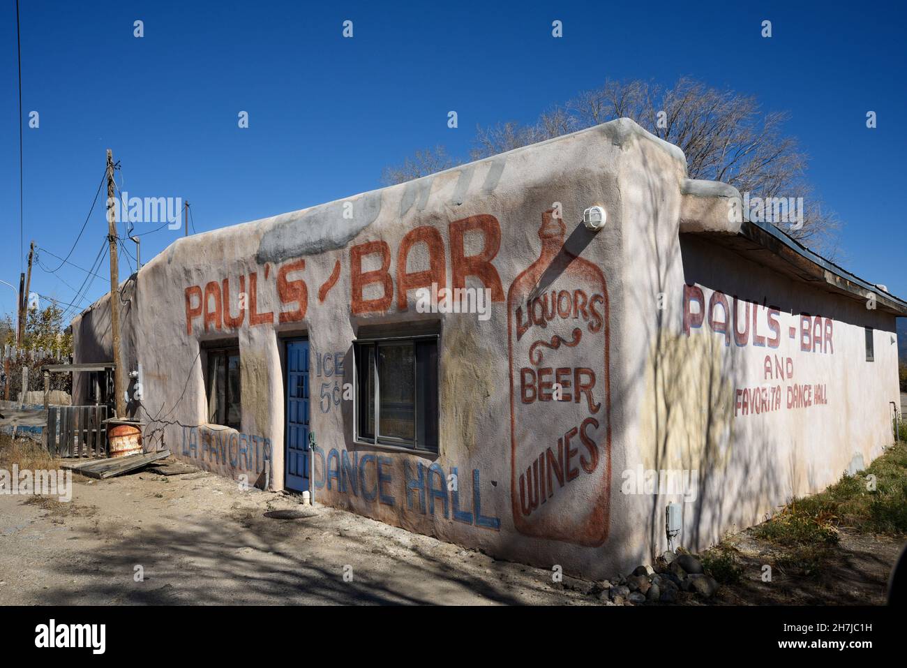 Paul's Bar and Dance Hall in Rancho de Taos, New Mexico Stock Photo - Alamy
