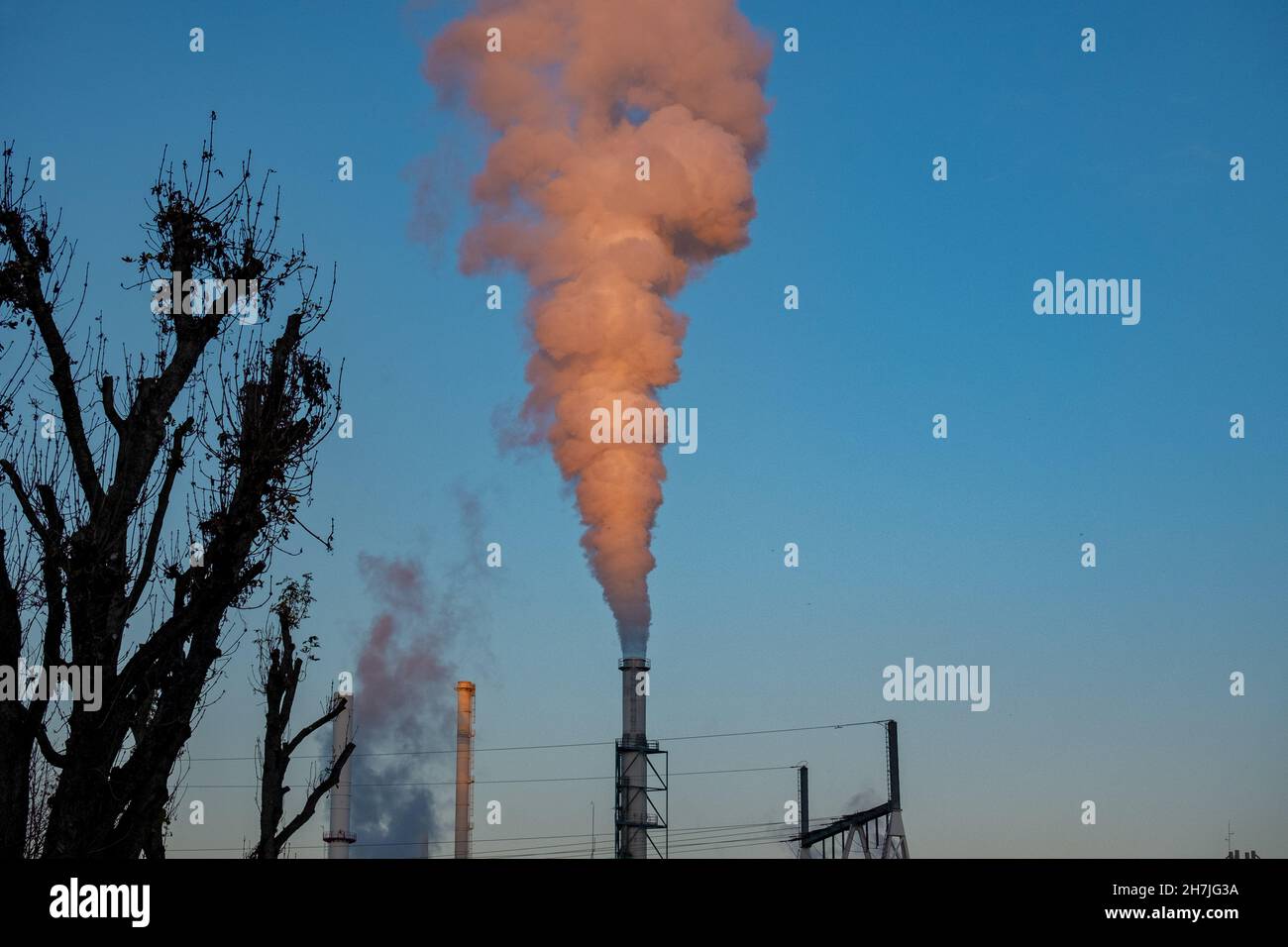 CLIMATE CHANGE . AIR POLLUTION . ENVIRONMENT PROTECTION . . FACTORY ...