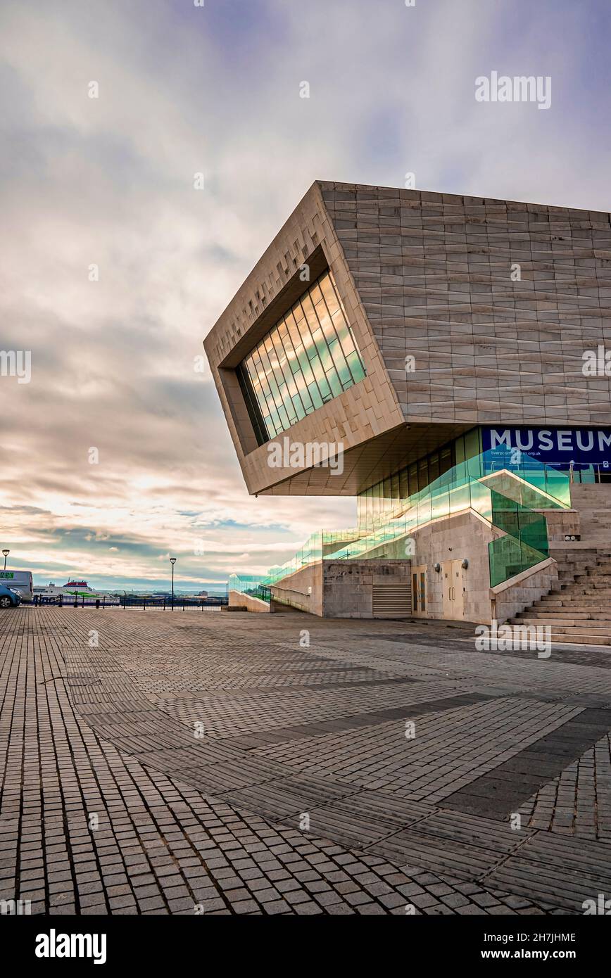 Museum of liverpool steps hi-res stock photography and images - Alamy