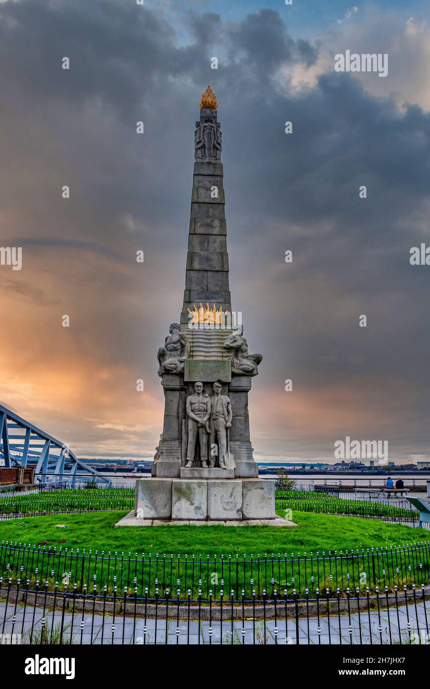 Titanic memorials hi-res stock photography and images - Alamy