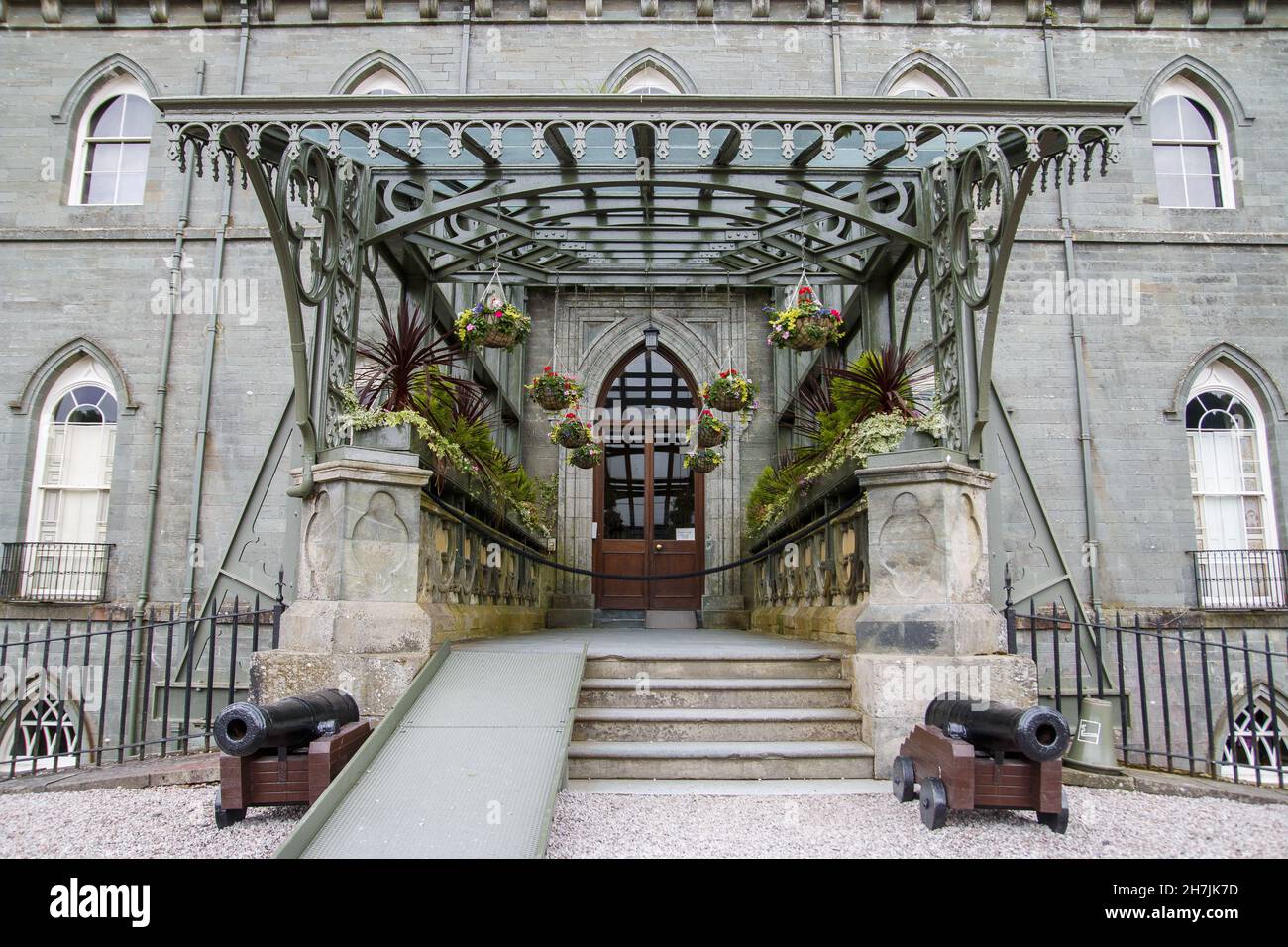 Entrance of a beautiful antique building Stock Photo - Alamy