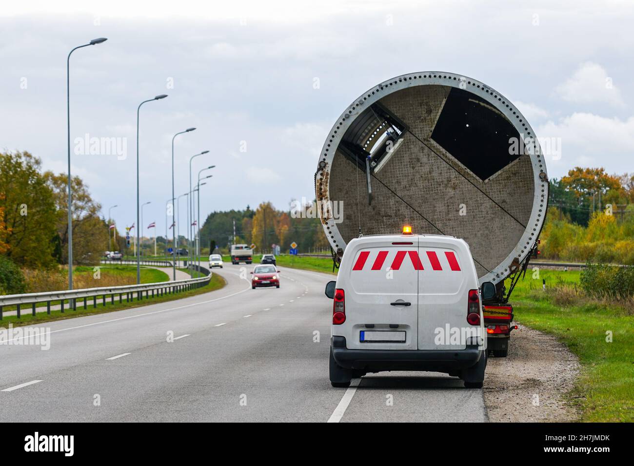 transportation of bulky goods by road with a heavy-duty trailer and an ...